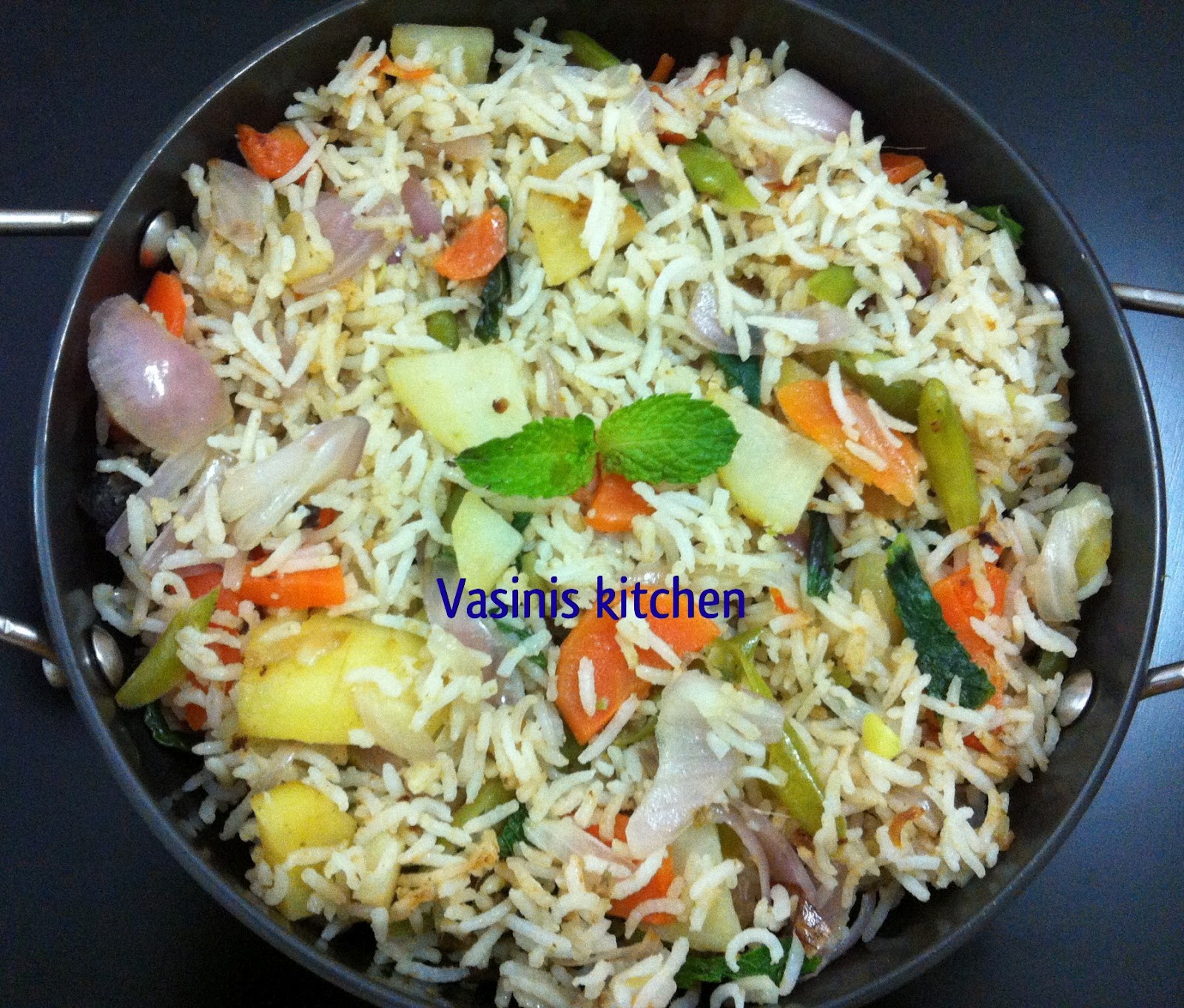 Vasinis kitchen: Vegetable pulav/Vegetable Rice